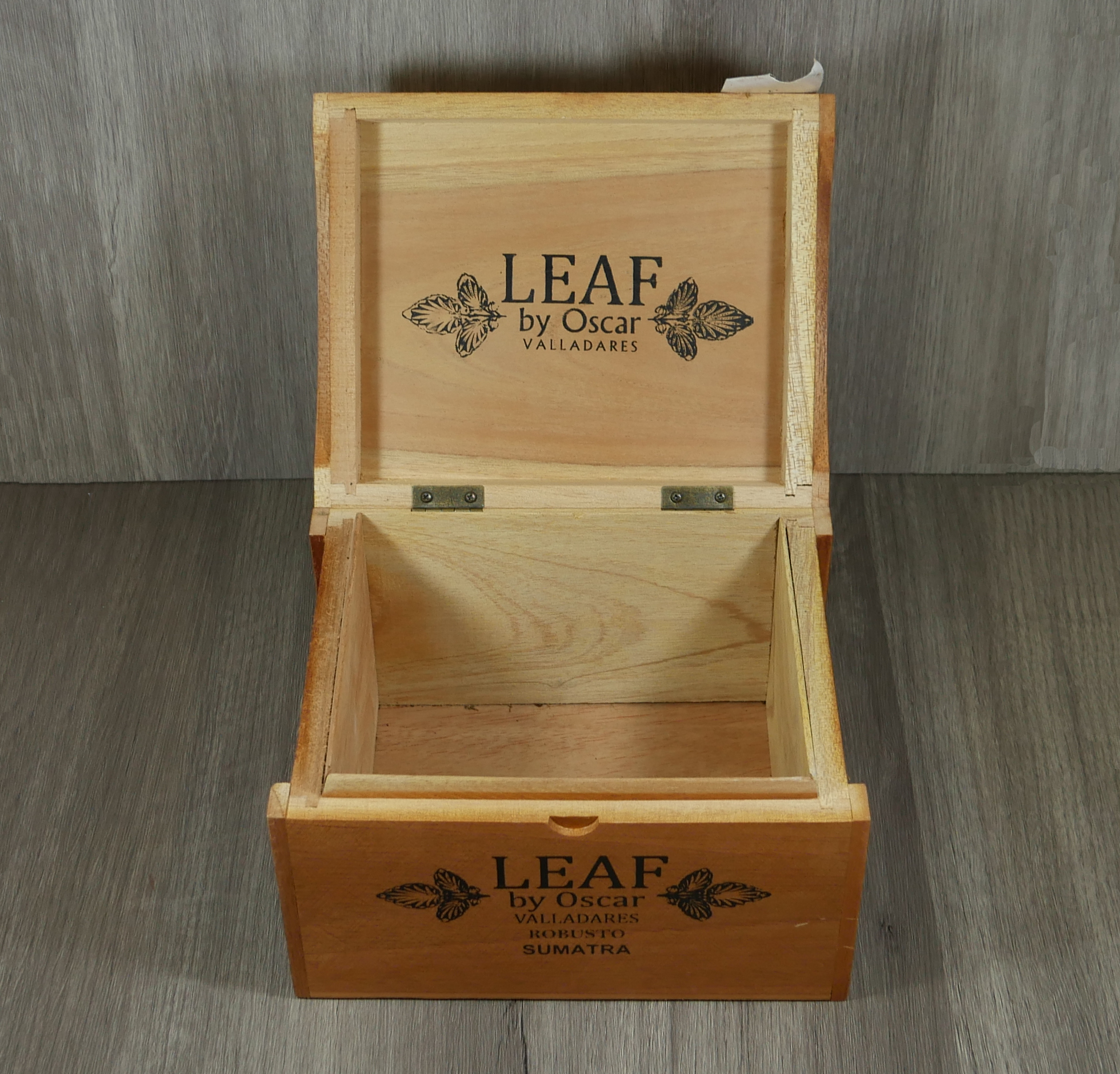 Empty Leaf by Oscar Valladares Robusto Sumatra Cigar Box