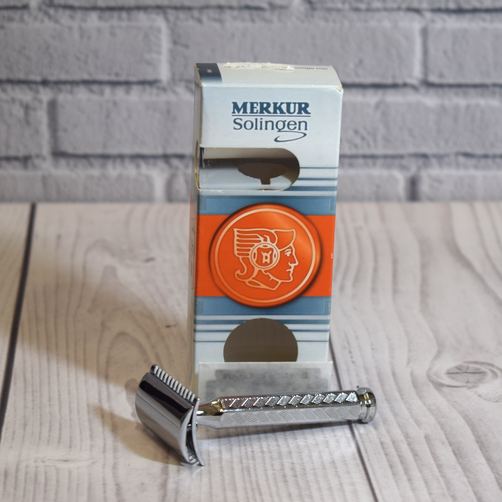 Merkur Nickel-Plated Diagonal Lines - Open Tooth Comb Razor