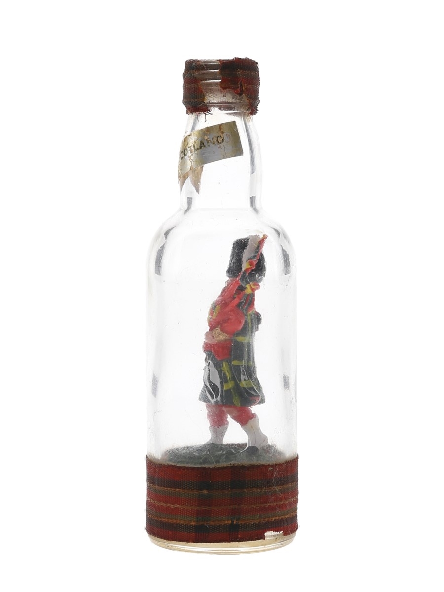 Frae Scotland Highland Piper Man