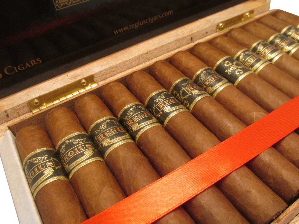 Regius Robusto Cigar - Box of 25