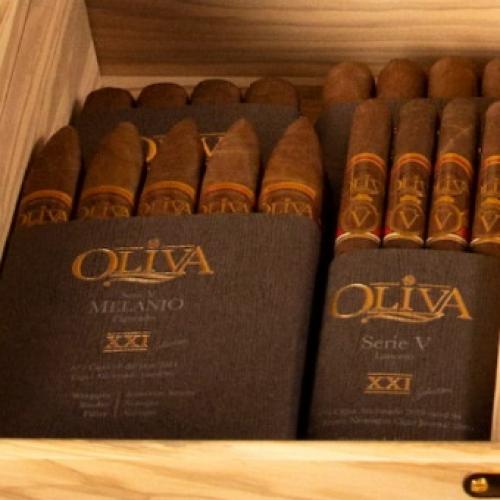 Oliva XXI Selection Humidor - 95 Cigars & Elie Bleu Accessories
